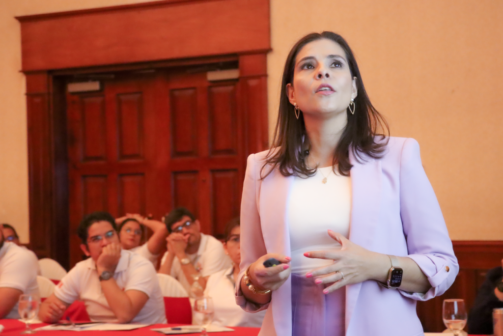 Conóceme - Kelly Valle Coach